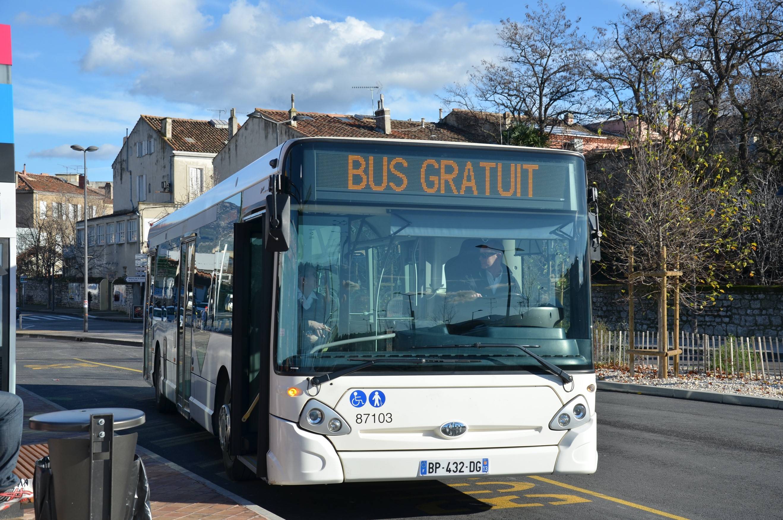Derrière les mots : Gratuité(s) des transports publics | La Fabrique de ...